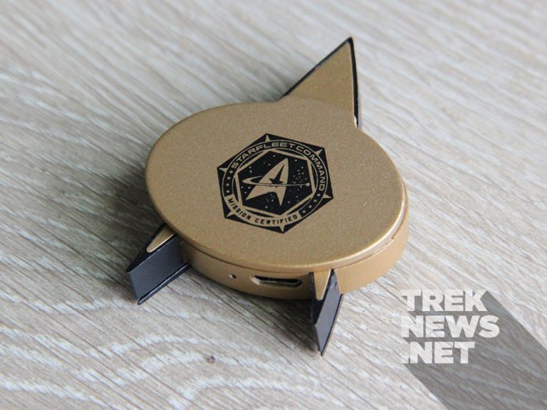 [REVIEW] Star Trek: TNG Bluetooth Communicator Badge | TREKNEWS.NET ...